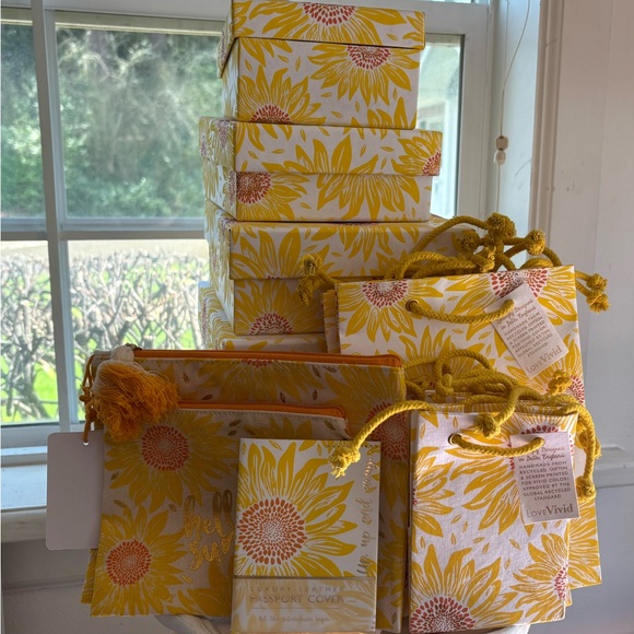 Love Vivid | Party Supplies | Yellow Floral 4 Piece Sunflower Gift Set ...